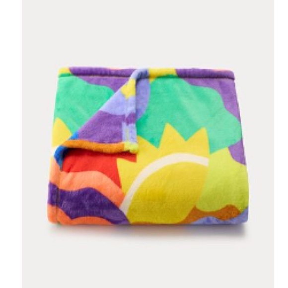 Crayola | Bedding | Crayola X Kohls Crayola Plush Throw Blanket | Poshmark